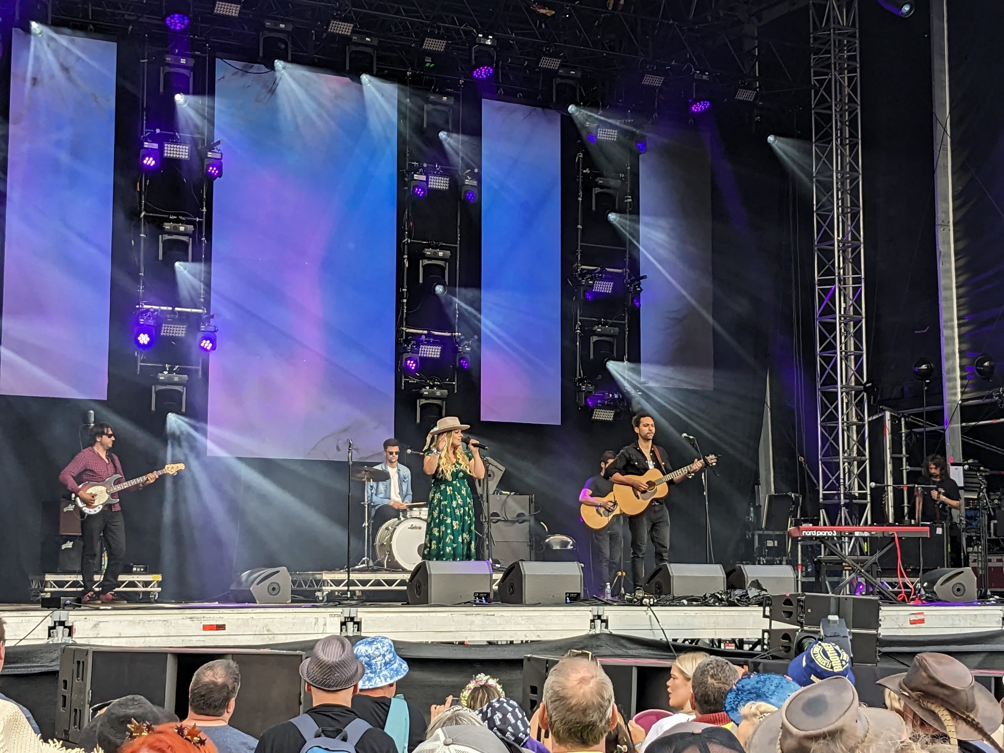 REVIEW - Camper Calling wows crowds with 'stand-out stars and singalong ...